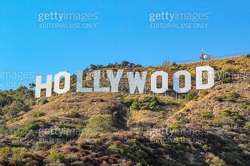 HOLLYWOOD sign on blue sky background. World famous landmark. 이미지 ...
