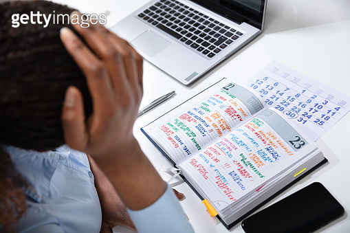 Stressed Businesswoman With Too Many Task To Do At Office 이미지 ...