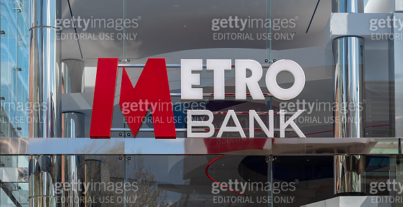 The Frontage of Metro bank branch in The Parade 이미지 (1150503647) - 게티이미지뱅크