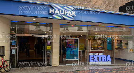 The frontage of Halifax Bank branch on Regent St 이미지 (1154059160) - 게티이미지뱅크