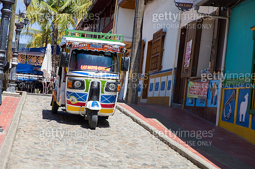 Colorful auto rickshaw on the street of Guatape, Colombia 이미지 ...