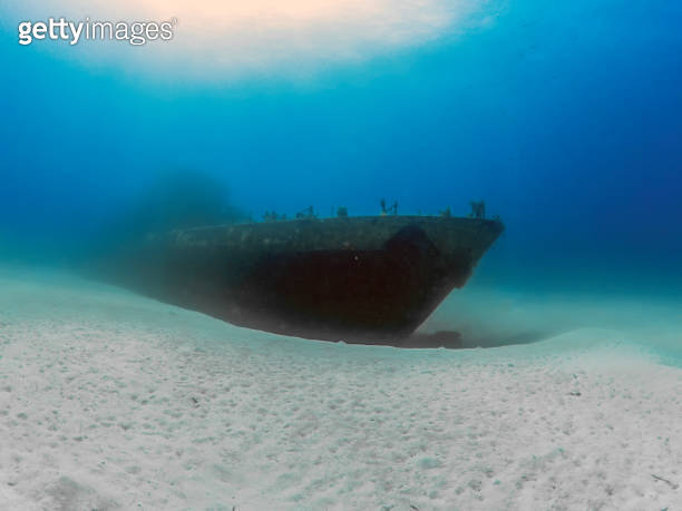 The wreck of the P31 Patrol Boat in Gozo, Malta 이미지 (1173408616) - 게티이미지뱅크