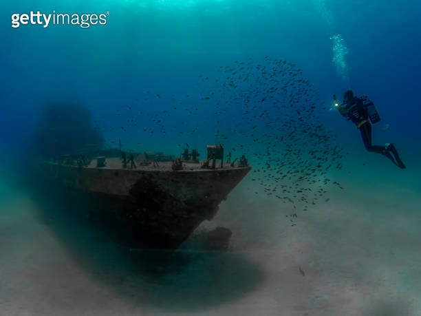The wreck of the P31 Patrol Boat in Gozo, Malta (1173408452) - 게티이미지뱅크