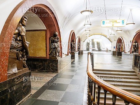 Hall of Ploshchad Revolyutsii (Revolution Square) Moscow Metro station ...