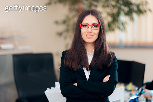 Portrait of a Female CEO in Office Workplace 이미지 (1098166980) - 게티이미지뱅크