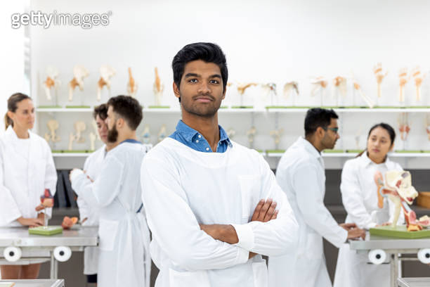 Portrait Of Young Indian Male Medical Student 이미지 (1188760576) - 게티이미지뱅크