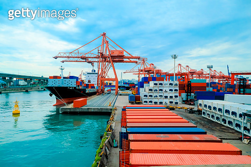 Busan port at South Korea : container loading port to cargo ship 이미지 ...