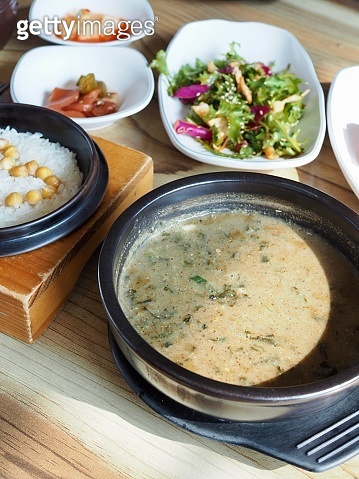Korean food Loach soup, Chueo-tang (1157866439) - 게티이미지뱅크