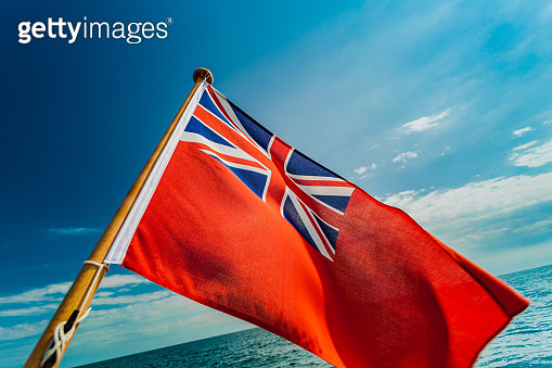 uk red ensign the british maritime flag flown from yacht 이미지 ...