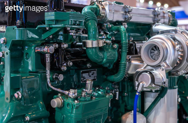 Large turbocharged internal combustion engine 이미지 (1167188476) - 게티이미지뱅크