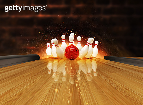 Bowling strike hit with fire explosion 이미지 (1148581222) - 게티이미지뱅크
