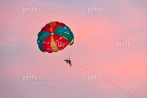 A colourful parasail with pink cloudy sky background. 이미지 (1167140112 ...