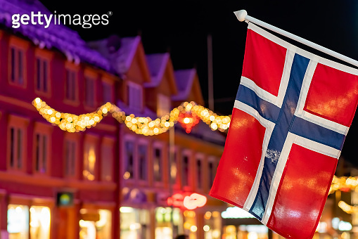 Norwegian flag in Tromso city centre 이미지 (1162843508) - 게티이미지뱅크