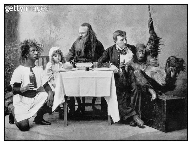 Antique photo: Monkey Mimicry by Charles Lauri (1148863198) - 게티이미지뱅크
