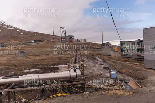 Above ground pipes in Longyearbyen, Svalbard, Norway 이미지 (1193767927 ...