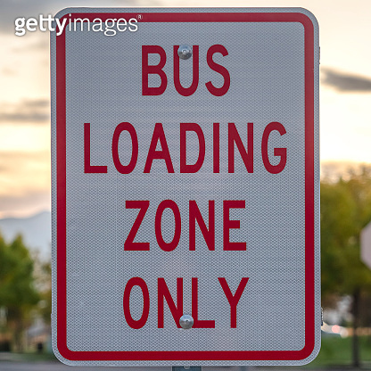 Square frame Traffic signs for a buss loading zone (1188044567) - 게티이미지뱅크