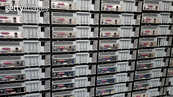 Stack of computers with connections showing 이미지 (1164979427) - 게티이미지뱅크
