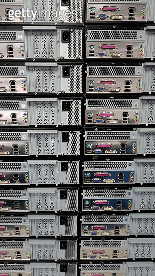 Stack of computers with connections showing 이미지 (1164979396) - 게티이미지뱅크