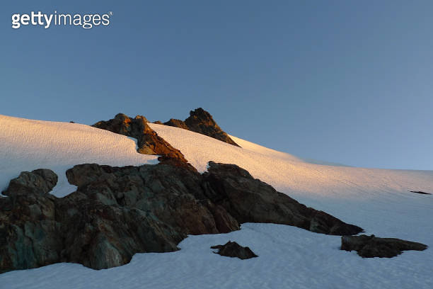 Sulphide Glacier with Summit Pyramid of Mount Shuksan (1158360397) - 게티 ...