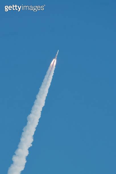 A rocket launches into the blue sky 이미지 (1169846620) - 게티이미지뱅크