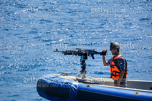 Airplane in red sea - Lockheed 이미지 (1181869216) - 게티이미지뱅크