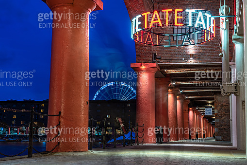 Night view outside the Tate Liverpool 이미지 (1196029448) - 게티이미지뱅크