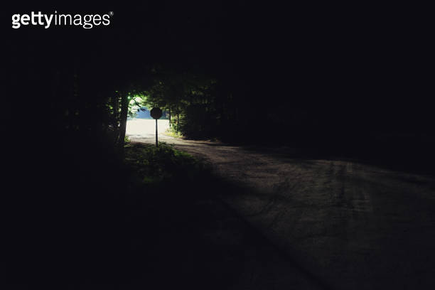 Rural Road Intersection at Night 이미지 (1178788113) - 게티이미지뱅크