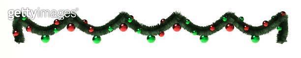 Christmas garland header with balls (1187791212) 일러스트, 무료 일러스트 - 게티이미지뱅크