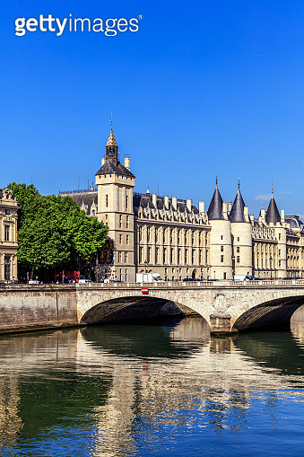Conciergerie Castle and Bridge of Change over river Seine. Paris ...