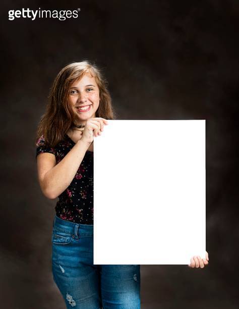 Cute Pre-Teen Girl Holding Vertical Blank Sign (1182090395) - 게티이미지뱅크