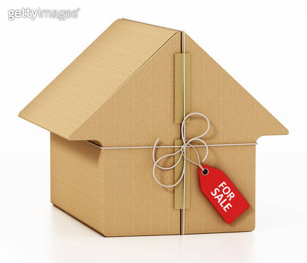 For sale label attached to house shaped cardboard box 이미지 (1147534811 ...
