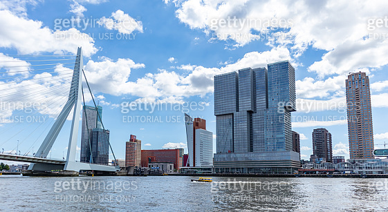Cityscape and Erasmus bridge, sunny day. Rotterdam, Netherlands. 이미지 ...