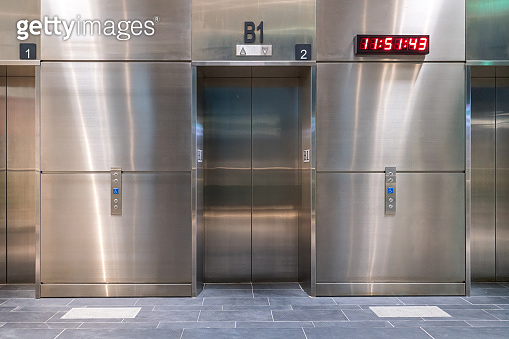 Front view of modern elevator with closed doors in lobby 이미지 ...