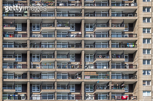 London high rise tower block showing exterior and balconies 이미지 ...