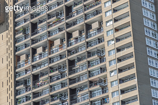 London high rise tower block showing exterior and balconies 이미지 ...