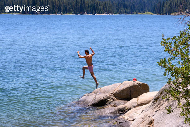 One Young Latino Adult Jumping Into Lake Water 이미지 (1165962577) - 게티이미지뱅크