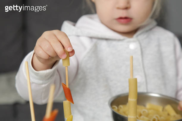 Fine motor pasta threading activity for kids. An easy and fun tower ...