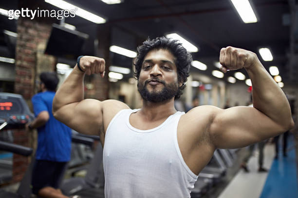 Bearded macho man flexing muscles with pride 이미지 (1152601083) - 게티이미지뱅크
