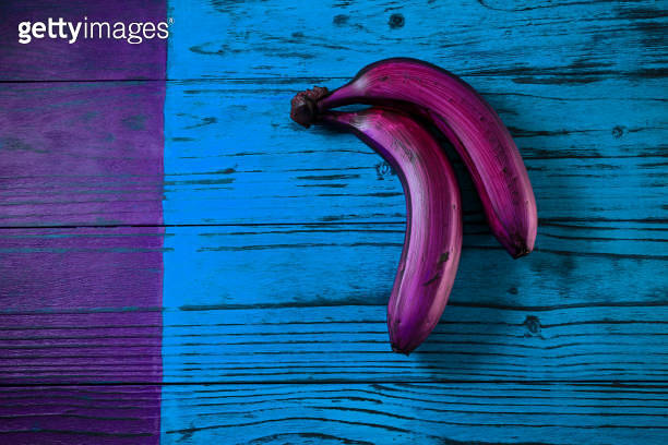 Altered color banana fruit on wood backgorund (1175281520) - 게티이미지뱅크