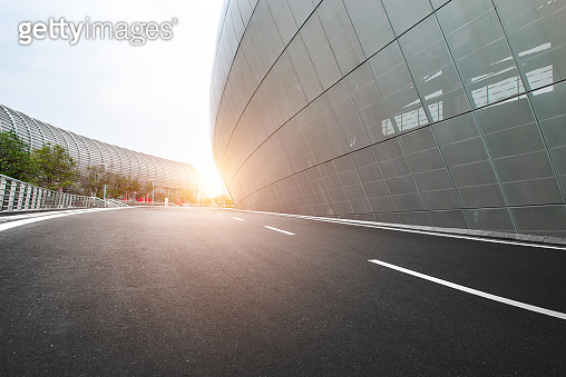 Large arc-shaped buildings and highways in the city 이미지 (1125918825 ...