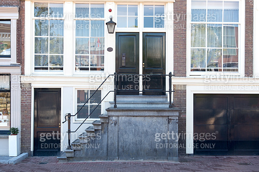 Typical Amsterdam / Dutch house fronts in popular and wanted ...