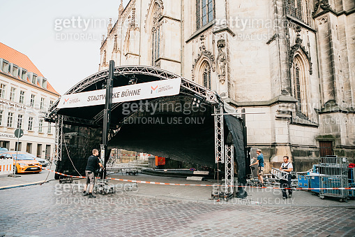 Workers construct a stage for a concert. (1146700650) - 게티이미지뱅크