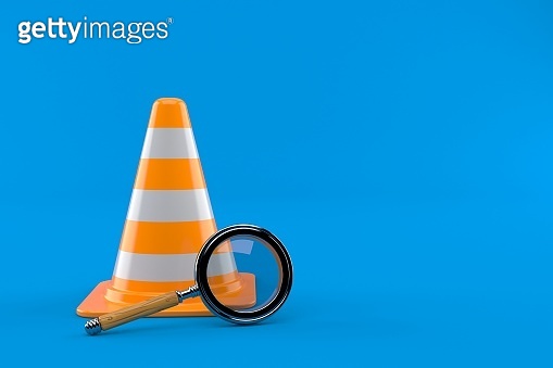 Traffic cone with magnifying glass 이미지 (1134110087) - 게티이미지뱅크