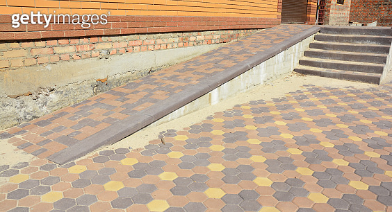 Ramp for wheelchair entry and steps. Brick ramp. 이미지 (1226028562) - 게티이미지뱅크
