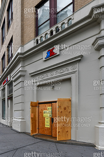 Boarded Up Stores - New York City 이미지 (1251591324) - 게티이미지뱅크