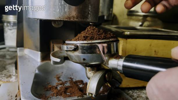 Fresh Ground Coffee Loading into an Espresso Machine by a Baristaa 이미지 ...
