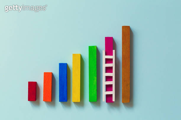 Arrange rising bar graph with stair. Concept of analysing information ...