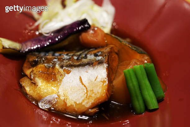 Japanese typical boiled fish dish using mackerel 이미지 (1287579038) - 게티이미지뱅크