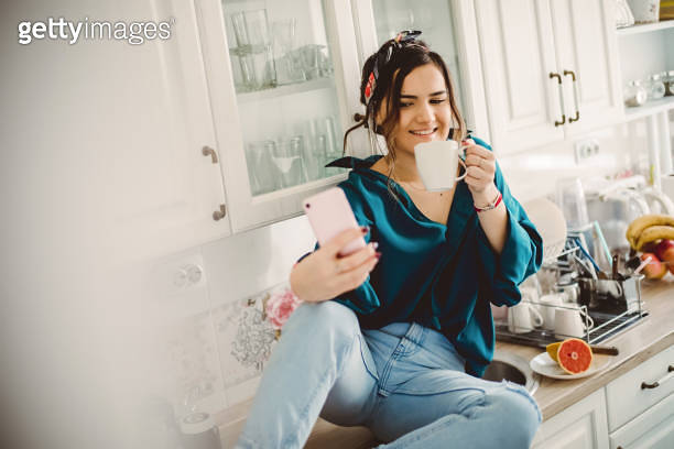 Young Woman drinking first morning coffee 이미지 (1203499102) - 게티이미지뱅크