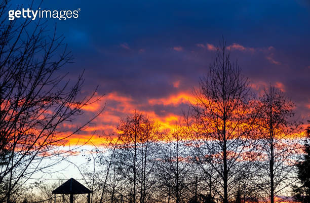 Stunning December sunset after rainfall 이미지 (1290748478) - 게티이미지뱅크